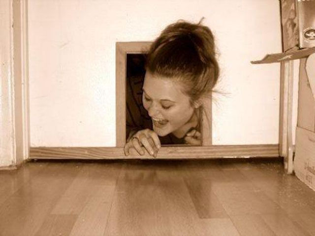 Girls Getting Stuck in the Weirdest Places (32 pics) - Izismile.com Girls Getting Stuck in the Weirdest Places (32 pics) - Izismile.com
