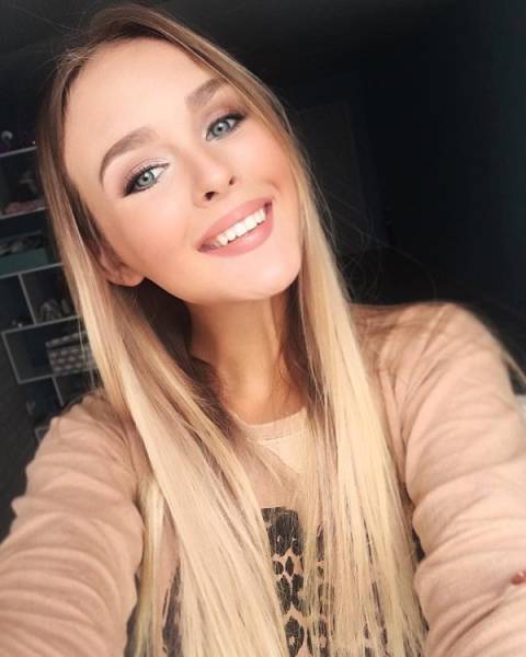 Russian Girls Have All The Love In The World 29 Pics