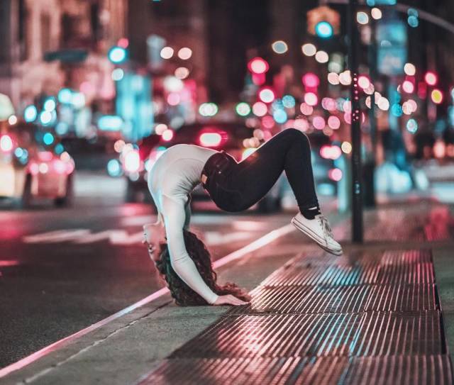 Meet Sofie Dossi 16 Year Old Self Taught Contortionist Who Is Already