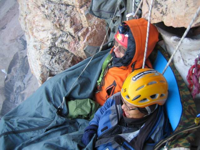 How Climbers Sleep When They’re Hanging High In The Mountains (45 pics ...