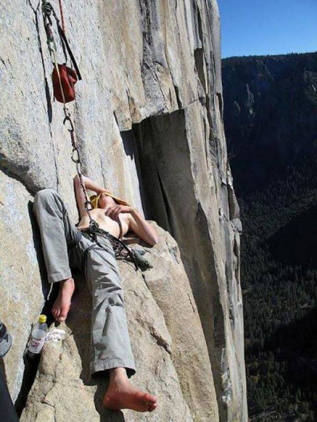 How Climbers Sleep When They’re Hanging High In The Mountains (45 pics ...