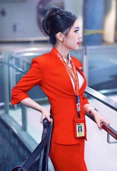 This Chinese “AirAsia” Hostess Is Such A Cutie (16 pics) - Izismile.com