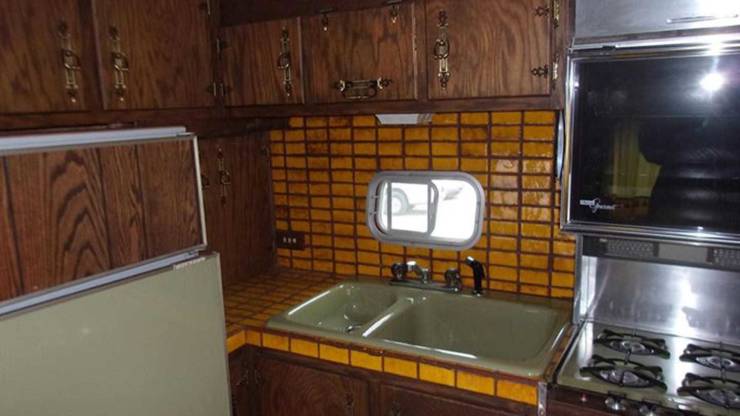 There Is A Full-Blown 70’s-Style House Inside This Ford RV (13 pics ...
