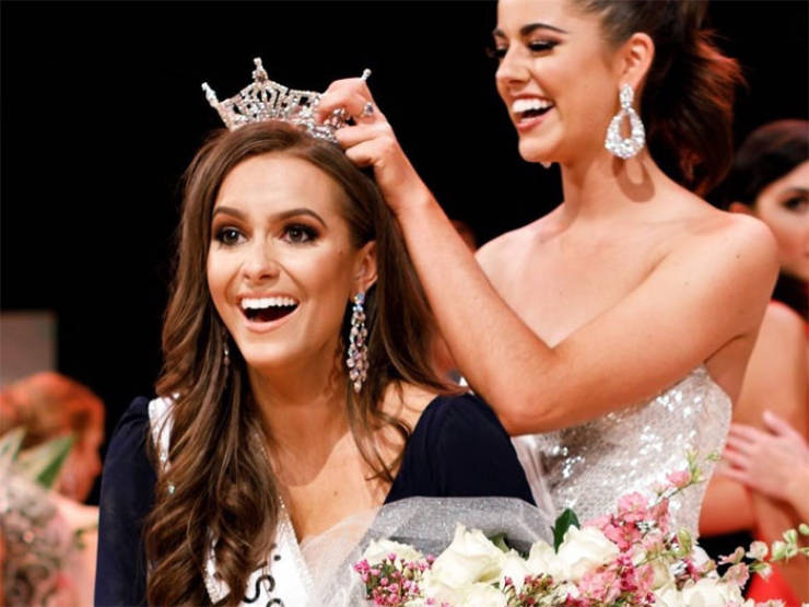 24-Year-Old Biochemist Wins “Miss Virginia” After A Smart Choice Of Her ...