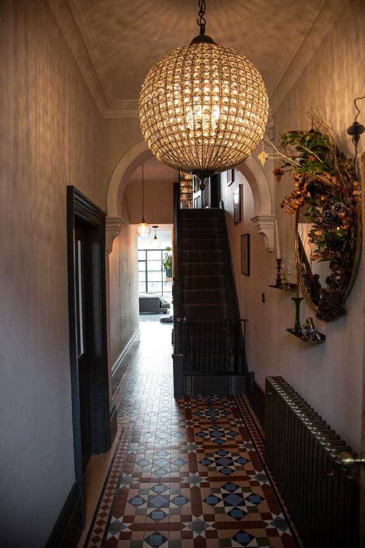 Couple Buys An Old $500 Thousand House, Turns It Into A $1.3 Million ...