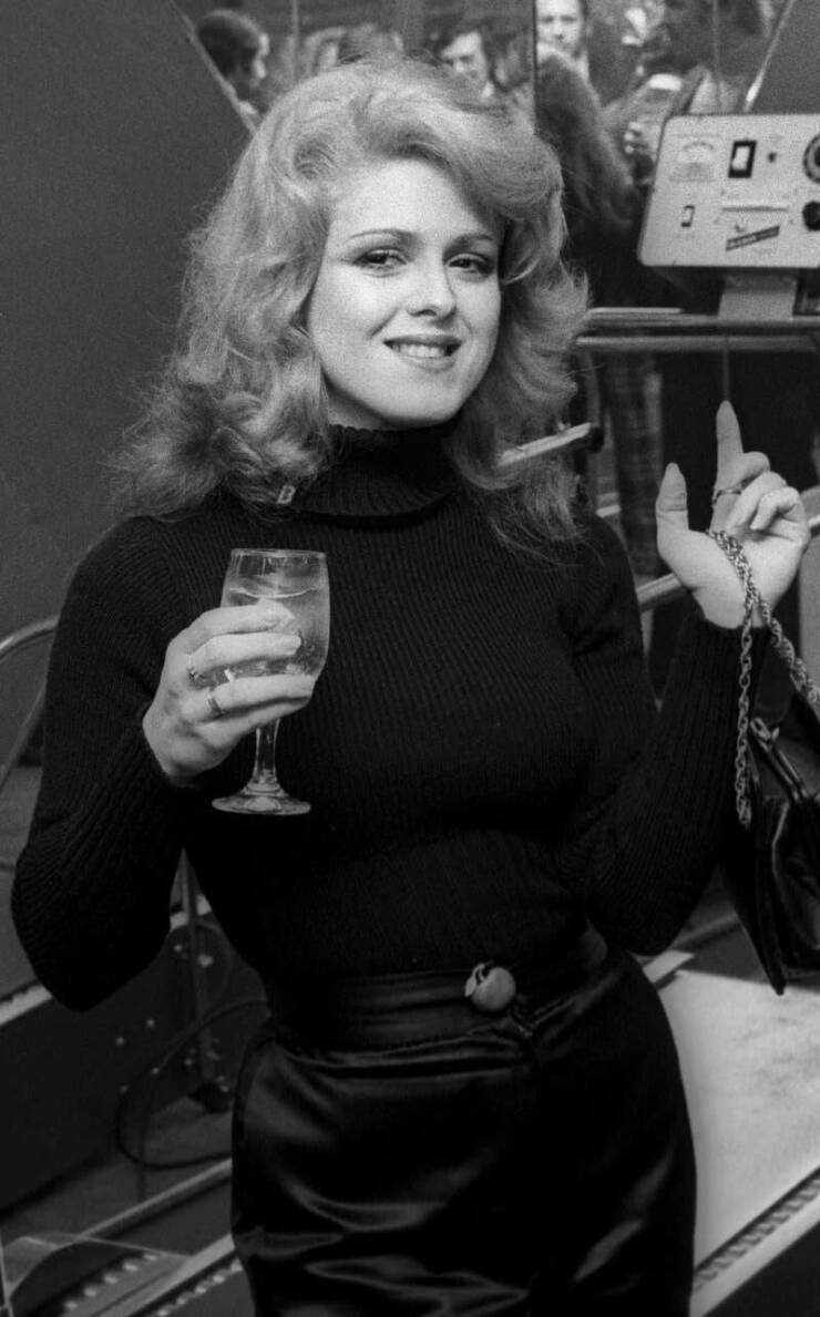 Rare Snaps: Young And Unknown Moments Of Famous Women (40 PICS ...