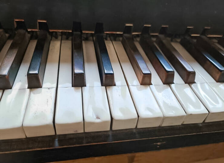 The Beauty In Decay: Captivating Images Of Worn-Down Objects (48 PICS ...