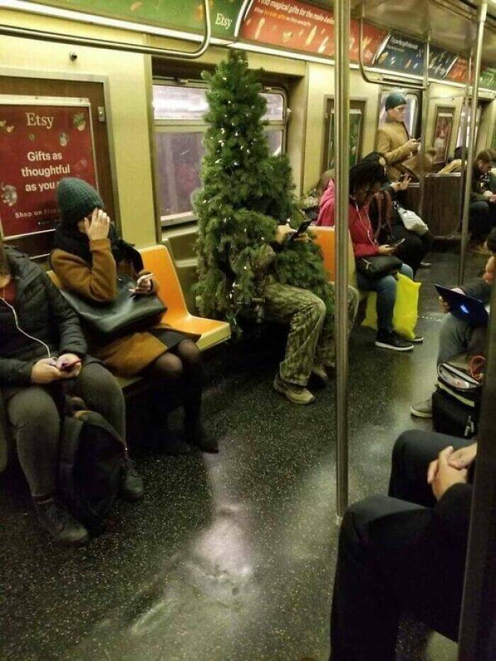 Quirky Commutes: Weird And Funny Sights Seen On The Subway (42 PICS ...