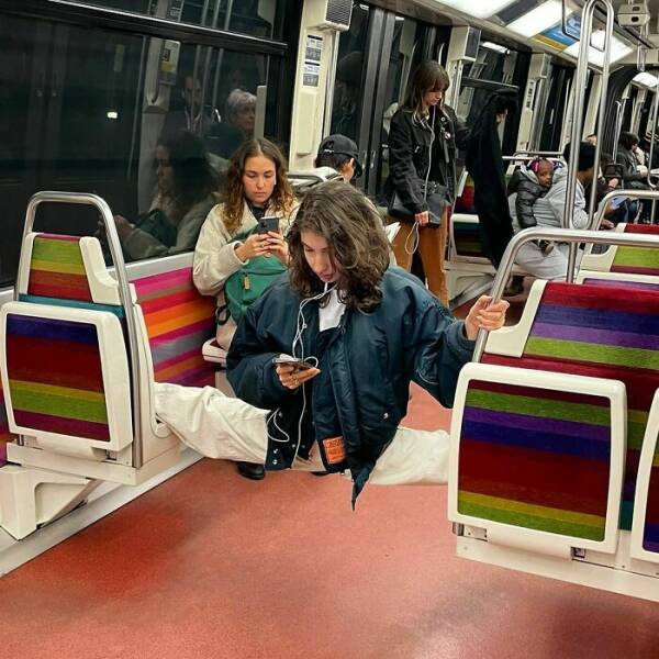 Metro Madness: Unhinged Moments Captured On The Parisian Subway (49 ...