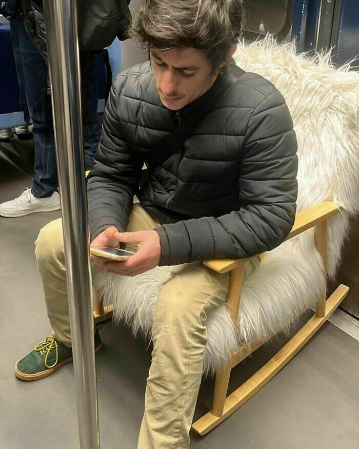 Metro Madness: Unhinged Moments Captured On The Parisian Subway (49 ...