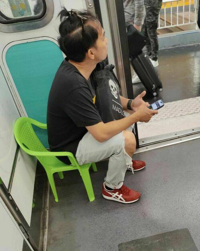 Metro Madness: Unhinged Moments Captured On The Parisian Subway (49 ...