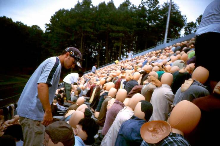 The Inflatable Crowd Company Fills Movie Sets With Fake Crowds (5 PICS ...