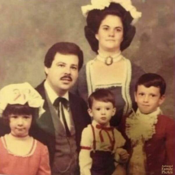 Cringe-Worthy Family Photos That Deserve The Spotlight (47 PICS ...