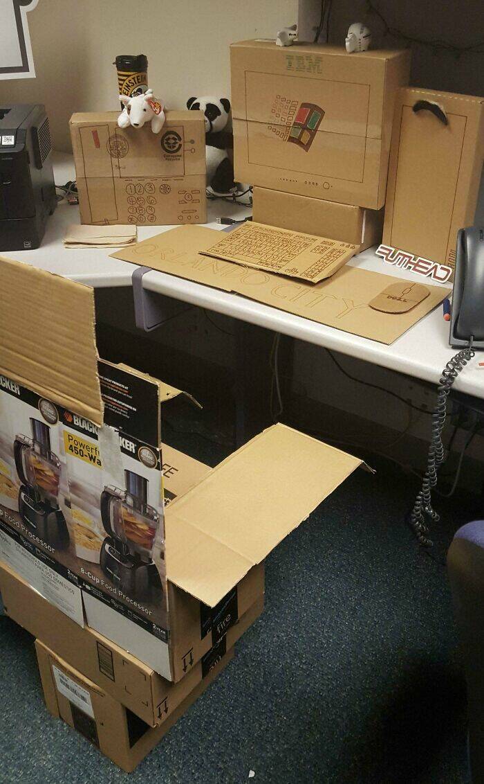 Coworkers Who Turned The Office into A Comedy Show (42 PICS) - Izismile.com