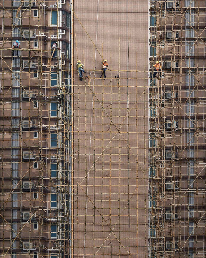 Photos Reveal The Undeniable Skills Behind This High-Risk Job in Hong ...