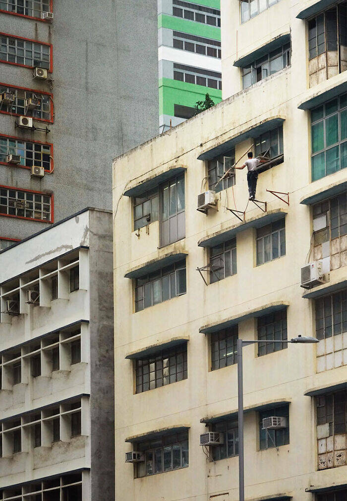 Photos Reveal The Undeniable Skills Behind This High-Risk Job in Hong ...