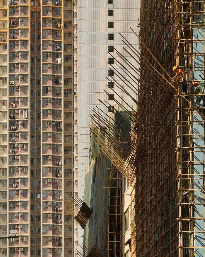 Photos Reveal The Undeniable Skills Behind This High-Risk Job in Hong ...