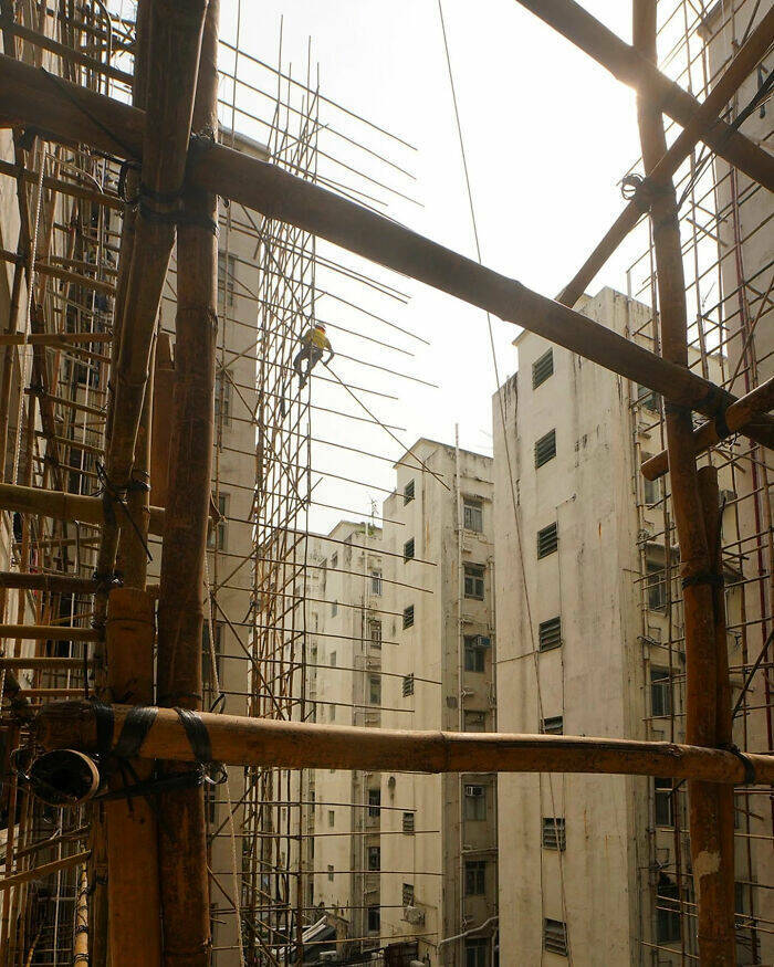 Photos Reveal The Undeniable Skills Behind This High-Risk Job in Hong ...