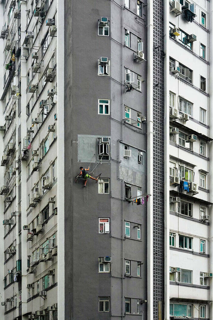 Photos Reveal The Undeniable Skills Behind This High-Risk Job in Hong ...
