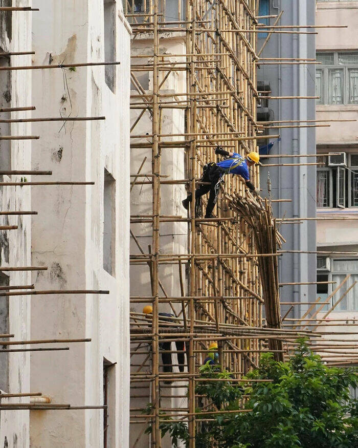 Photos Reveal The Undeniable Skills Behind This High-Risk Job in Hong ...