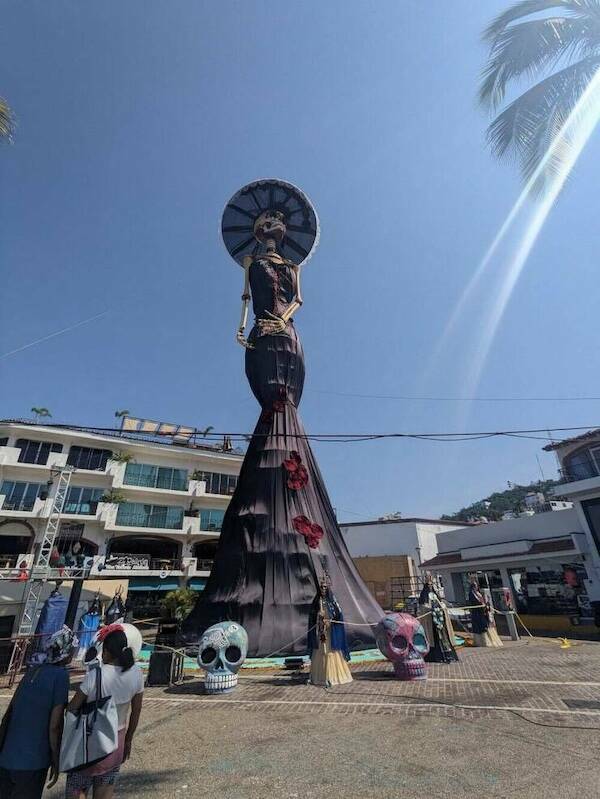 These Huge Objects Will Mess With Your Sense of Scale (36 PICS + 3 GIFS ...