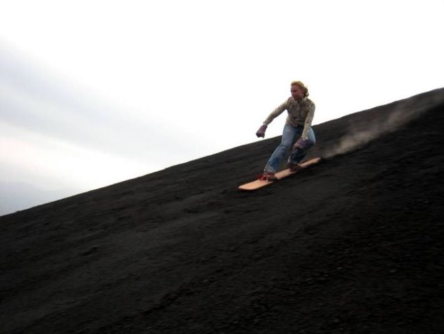 Volcano boarding (18 pics) - Izismile.com