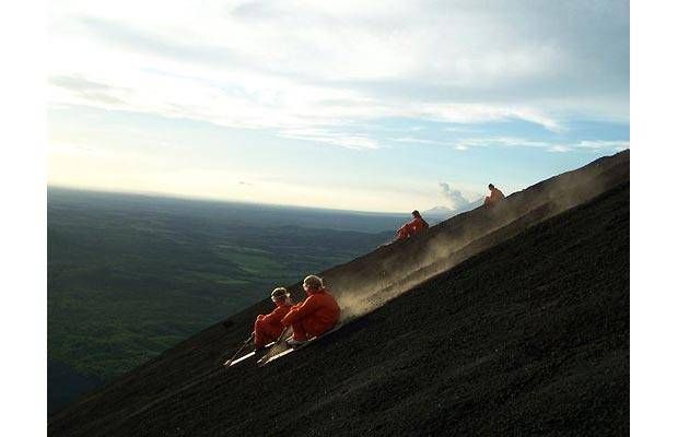 Volcano boarding (18 pics) - Izismile.com
