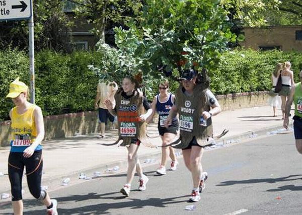 The most hilarious costume race ever (20 pics) - Izismile.com