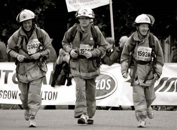 The most hilarious costume race ever (20 pics) - Izismile.com