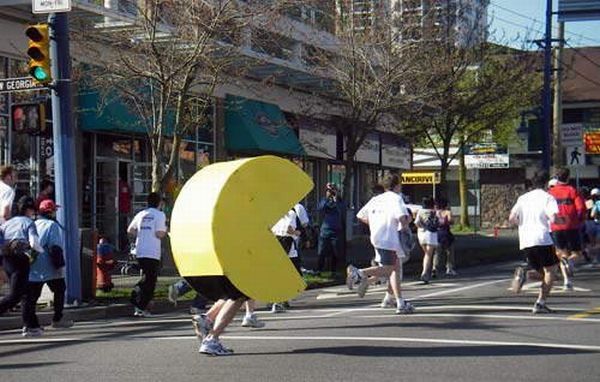 The most hilarious costume race ever (20 pics) - Izismile.com