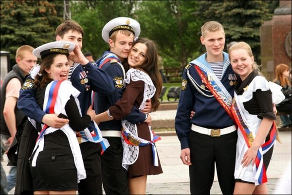 How Russian youth celebrates their graduation day (60 pics) - Izismile.com