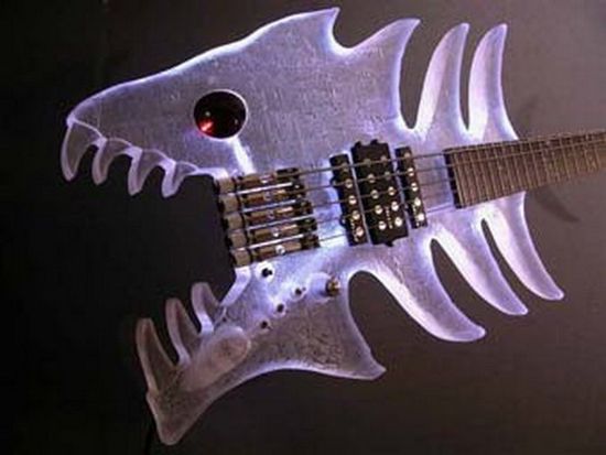 20 most ridiculous guitars ever (20 pics) - Izismile.com