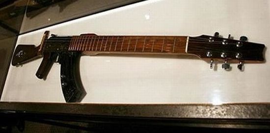20 most ridiculous guitars ever (20 pics) - Izismile.com