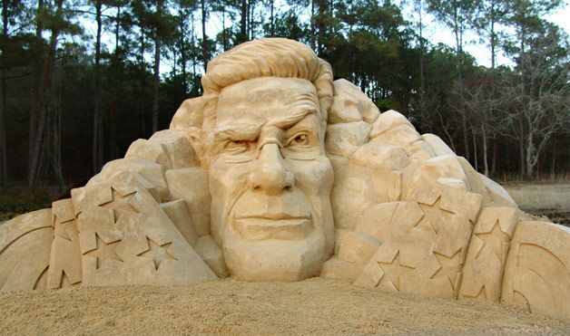 Awsome sand sculptures with very expressive faces (10 pics) - Izismile.com