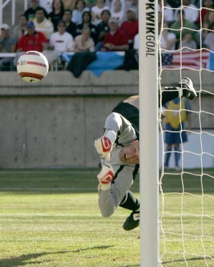Cool pics of goalkeepers in movement (27 pics) - Izismile.com