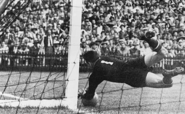 Cool pics of goalkeepers in movement (27 pics) - Izismile.com