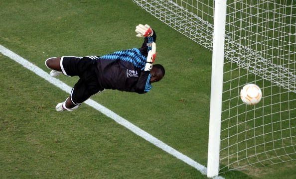 Cool pics of goalkeepers in movement (27 pics) - Izismile.com