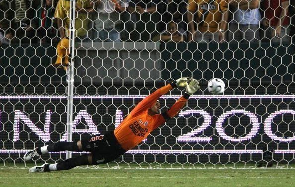 Cool pics of goalkeepers in movement (27 pics) - Izismile.com