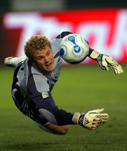 Cool pics of goalkeepers in movement (27 pics) - Izismile.com
