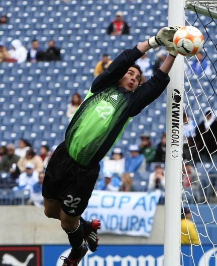 Cool pics of goalkeepers in movement (27 pics) - Izismile.com