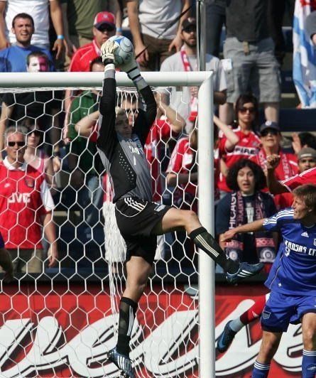 Cool pics of goalkeepers in movement (27 pics) - Izismile.com