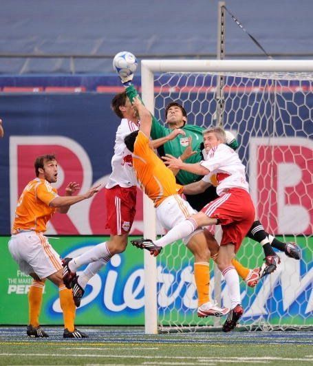 Cool pics of goalkeepers in movement (27 pics) - Izismile.com