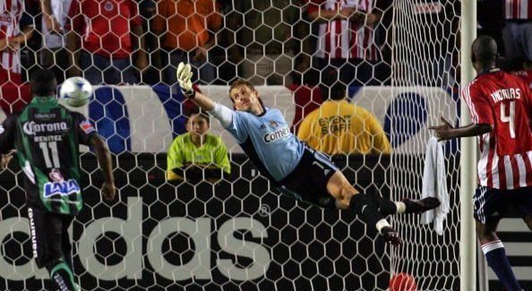 Cool pics of goalkeepers in movement (27 pics) - Izismile.com