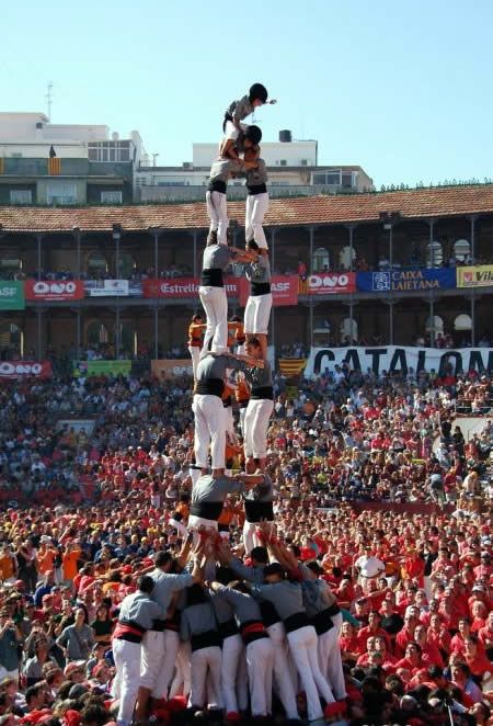 Human pyramids (10 pics) - Izismile.com