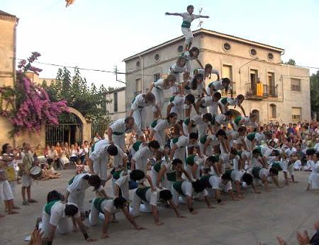 Human pyramids (10 pics) - Izismile.com