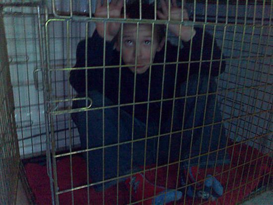 Children in cages (30 pics) - Izismile.com