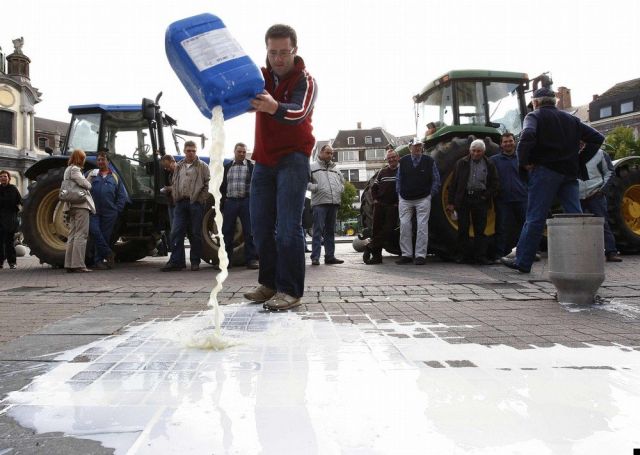 Milk strike (6 pics) - Izismile.com