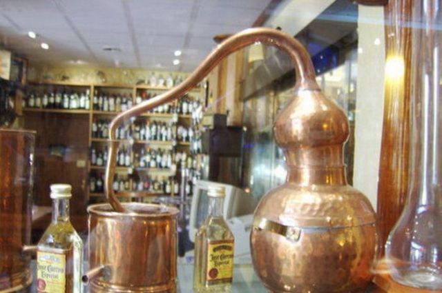 Home distillation apparatus from around the world (27 pics) - Izismile.com