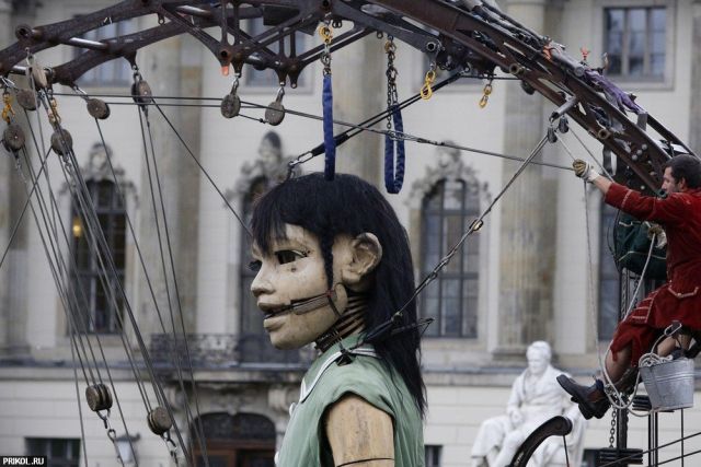 Giant dolls (8 pics) - Izismile.com