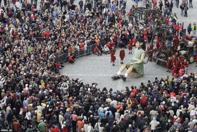 Giant dolls (8 pics) - Izismile.com